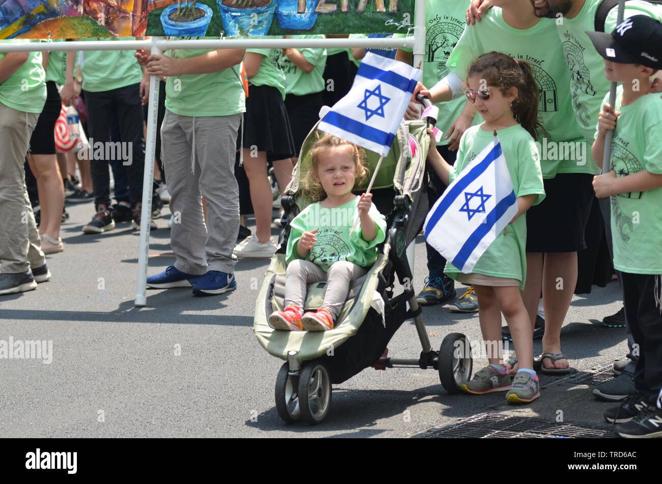 New York, NY: Thousands of marchers participated in the annual Israel ...