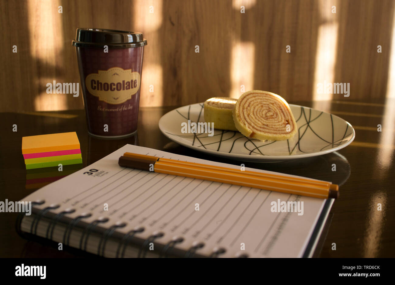 Work meeting cake hi-res stock photography and images - Alamy