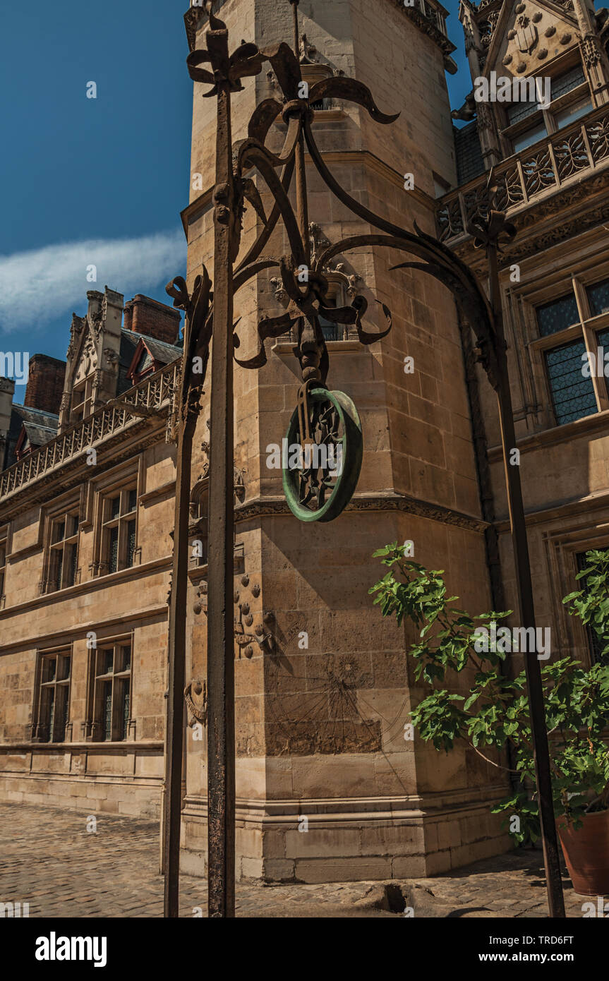 Cobblestone medieval paris hi-res stock photography and images - Alamy