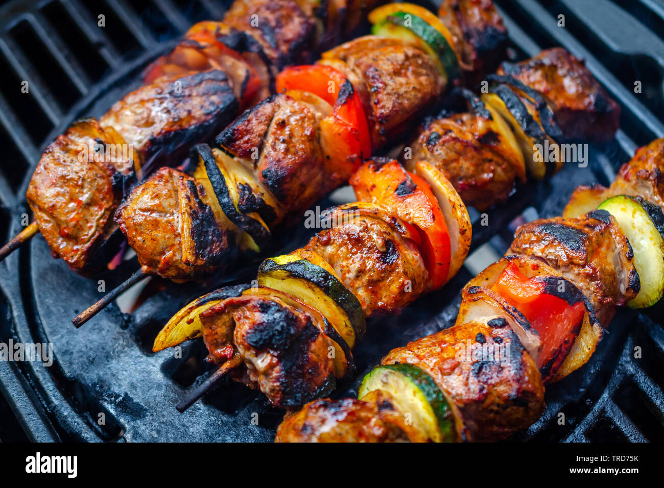 Barbecuing hi-res stock photography and images - Alamy