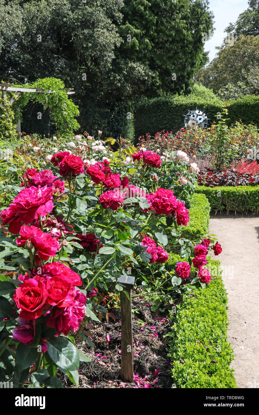Grade 1 listed park and garden hi-res stock photography and images - Alamy