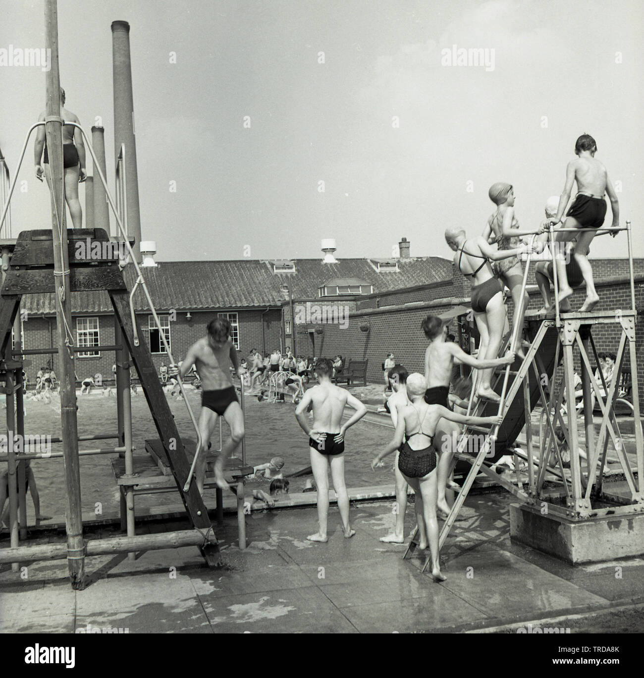 1950s swimming pool hi-res stock photography and images - Alamy