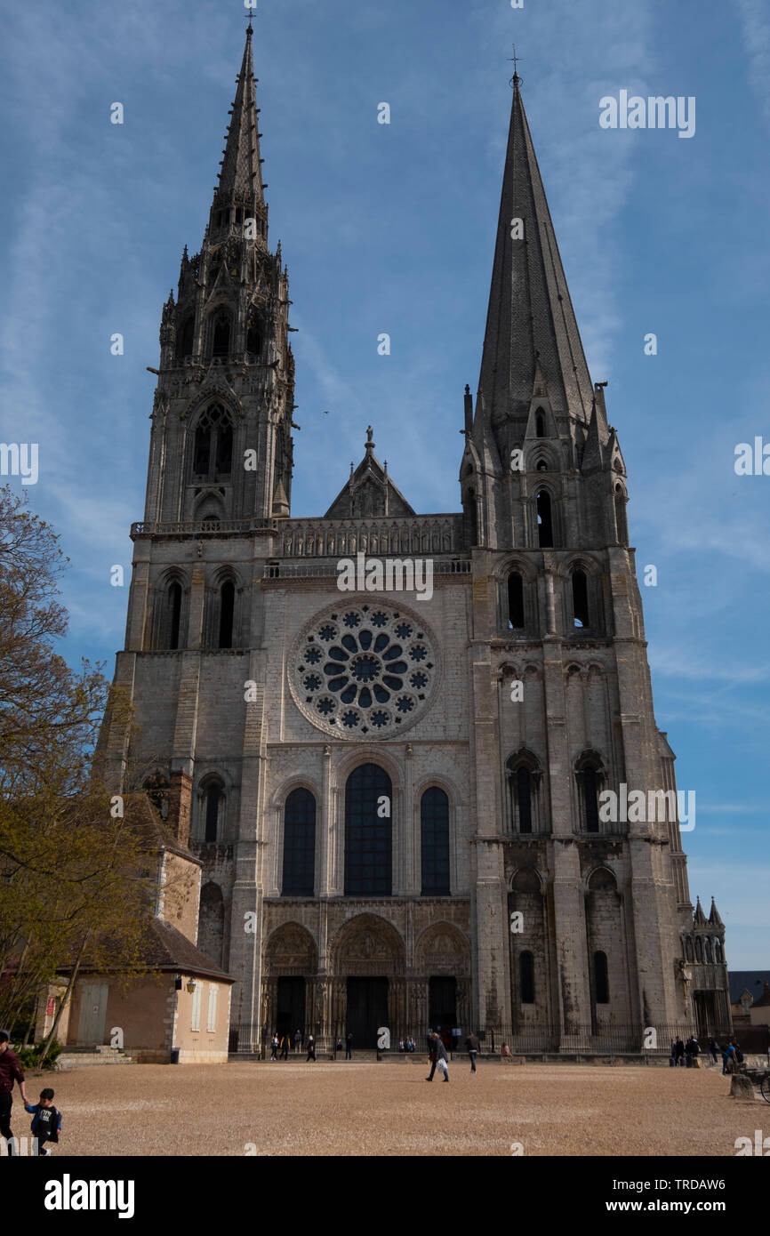Sculptures chartres cathedral chartres hi-res stock photography and ...
