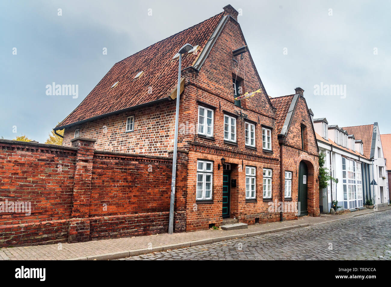 Old brick buildings hi-res stock photography and images - Alamy
