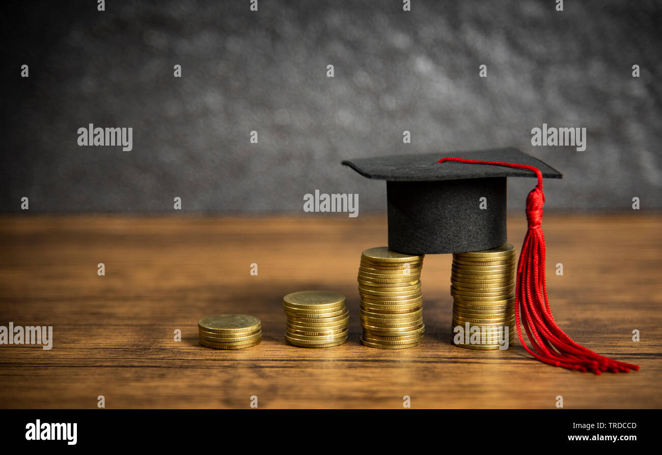 Students learn money hi-res stock photography and images - Alamy