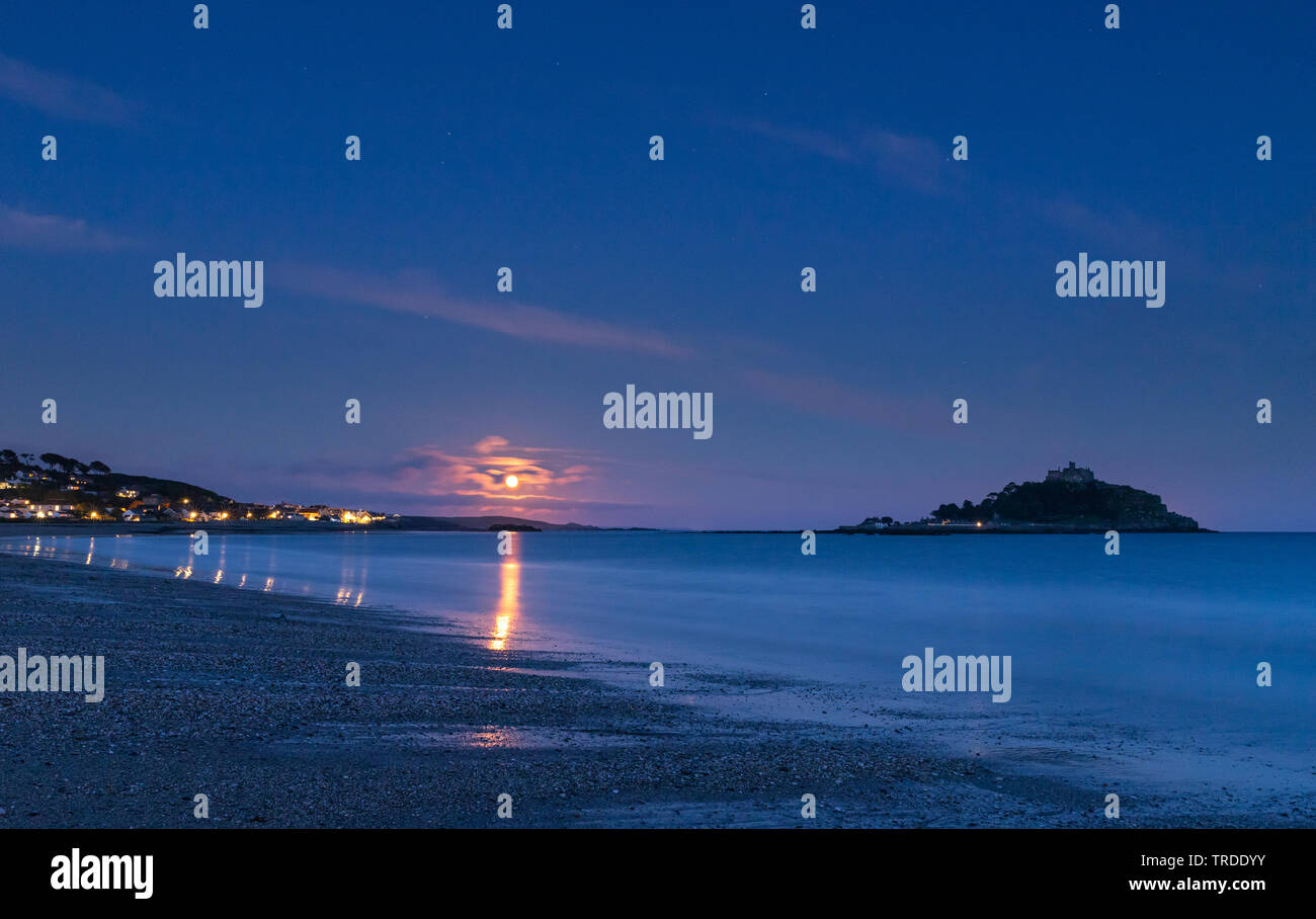 Moon over mounts bay hi-res stock photography and images - Alamy