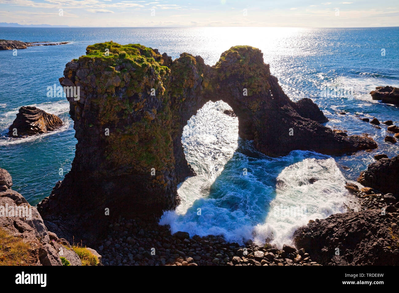 Gatklettur arch rock, Iceland, Vesturland, Snaefellsnes, Arnastapi ...