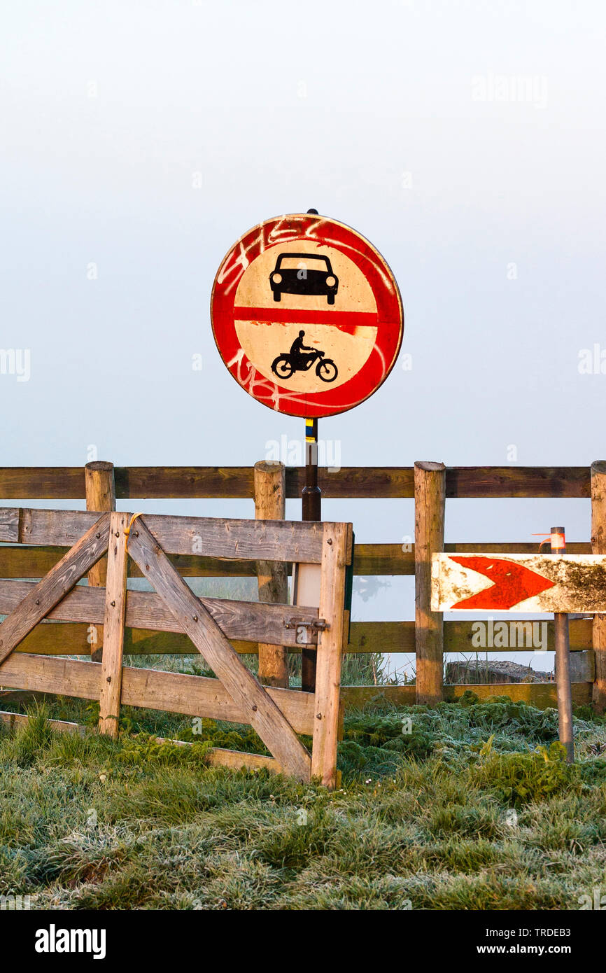 Prohibition sign no vehicles hi-res stock photography and images - Alamy