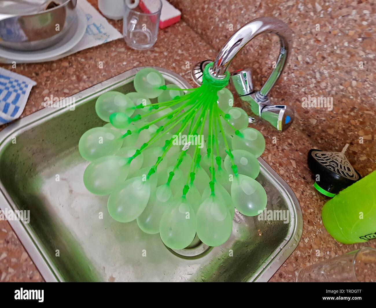 Fill water balloon faucet hi-res stock photography and images - Alamy
