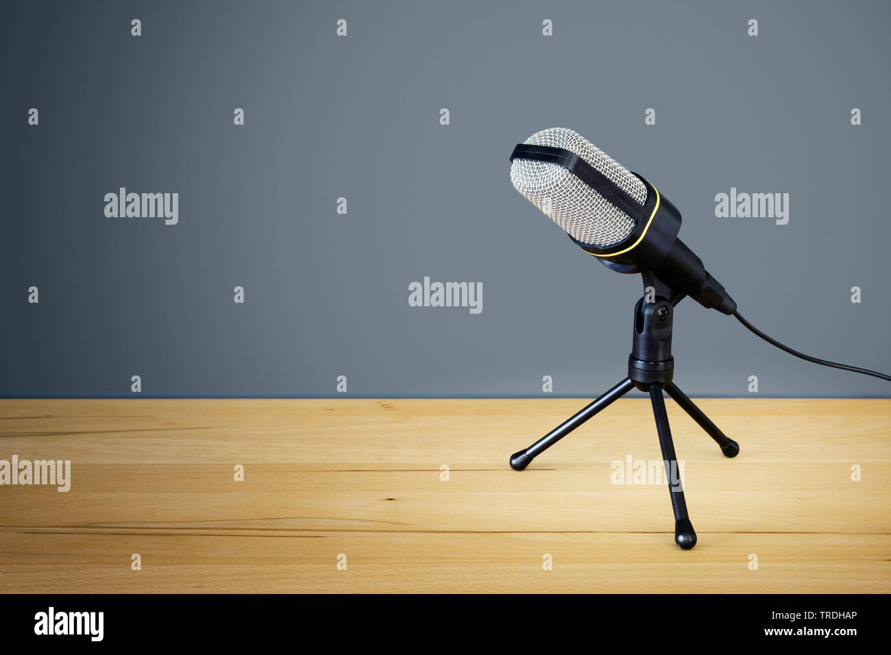 Desk microphones hi-res stock photography and images - Alamy