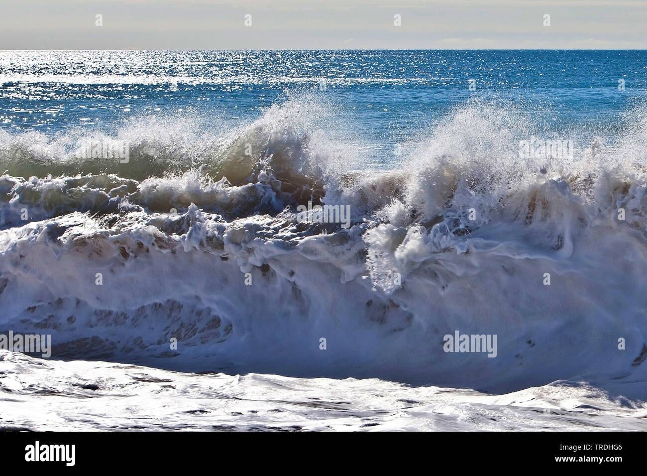Breaking the waves hi-res stock photography and images - Alamy