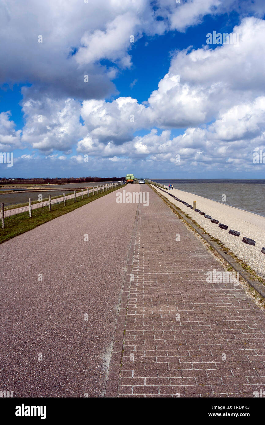 Spring mud road hi-res stock photography and images - Alamy