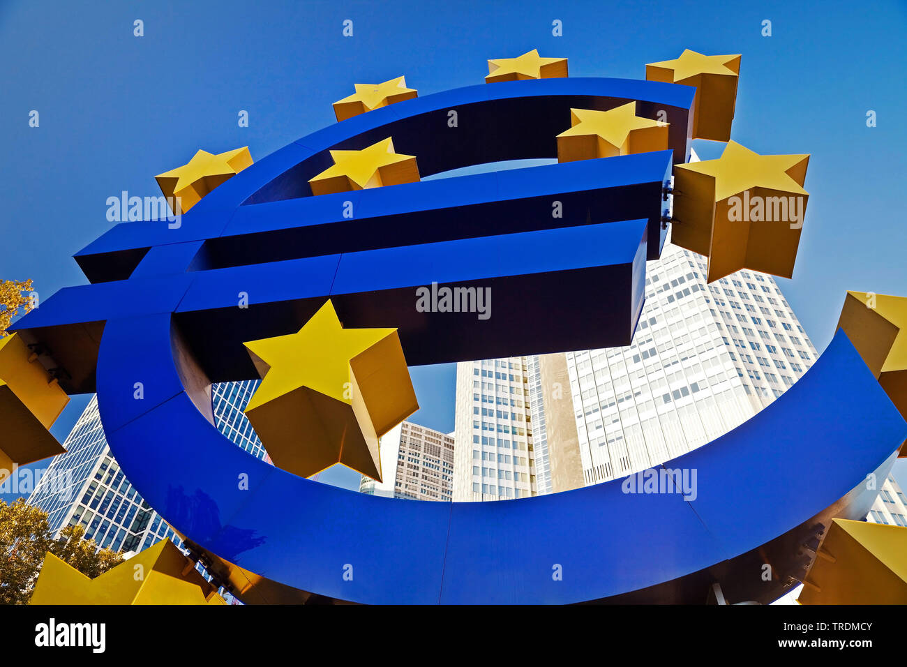 Euro sculpture hi-res stock photography and images - Alamy