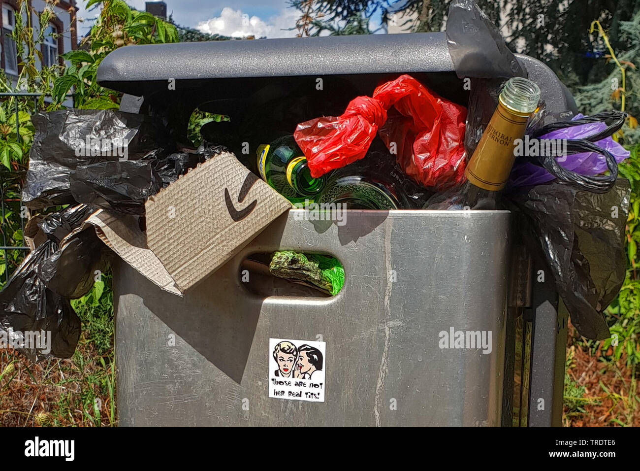 Overfilled dustbin hi-res stock photography and images - Alamy