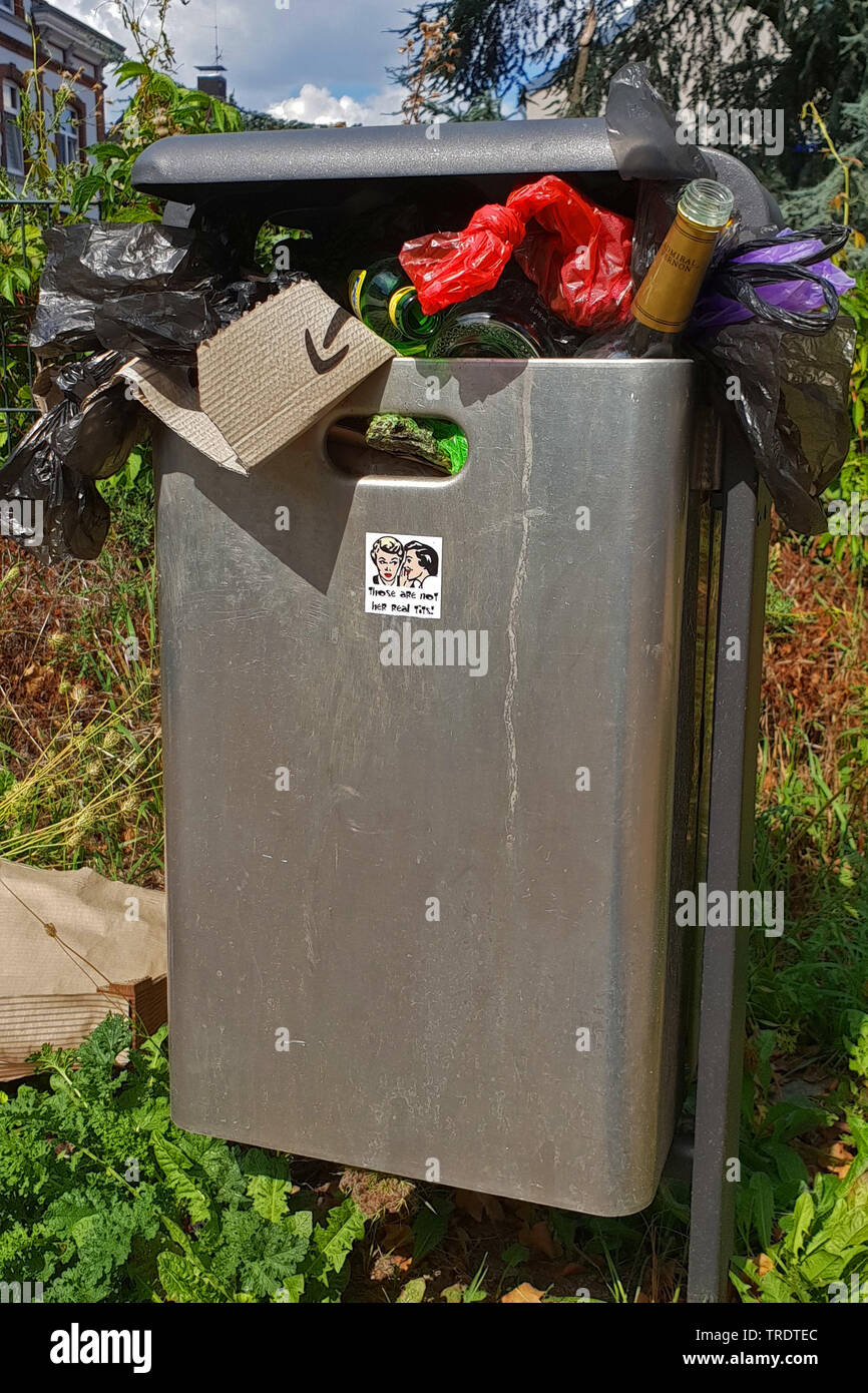 Overfilled dustbin hi-res stock photography and images - Alamy