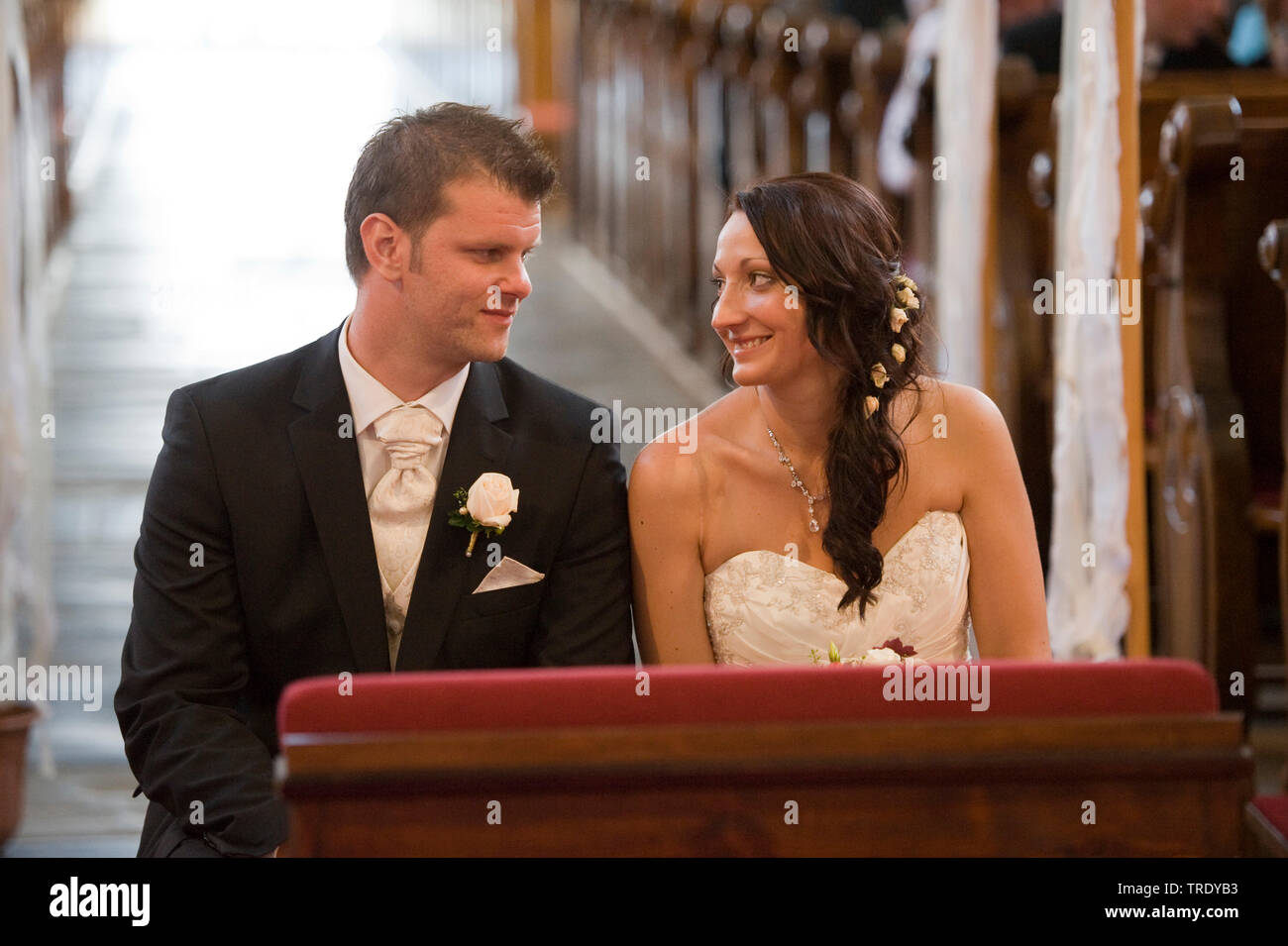 Portrait couple in front church hi-res stock photography and images - Alamy