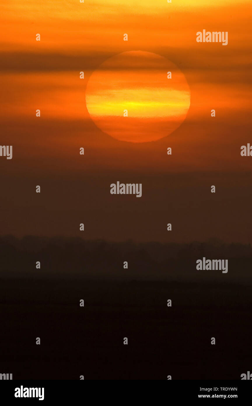 Evening sun setting western hi-res stock photography and images - Alamy