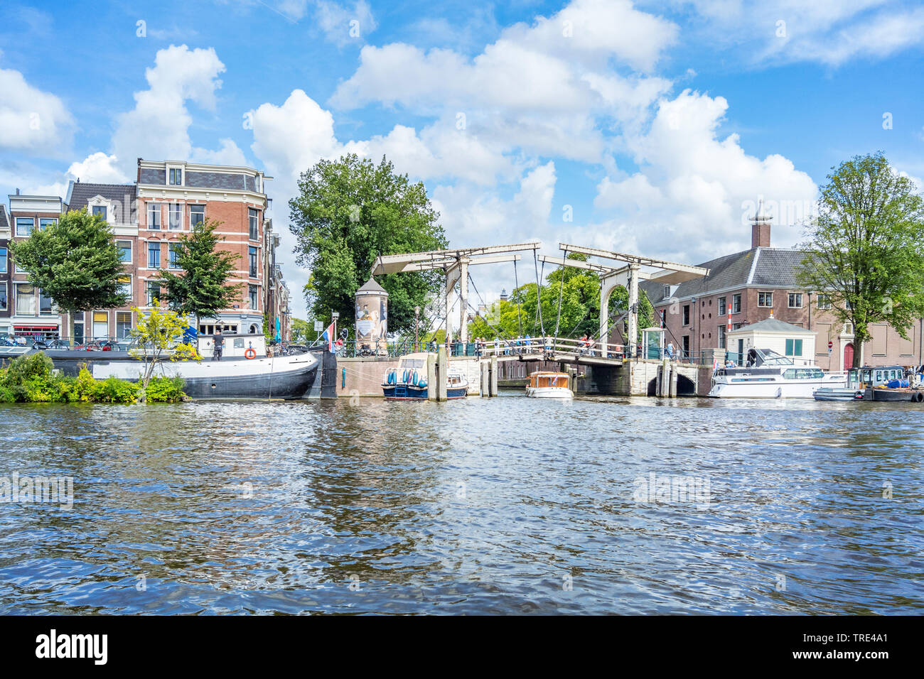 Draw bridges hi-res stock photography and images - Alamy