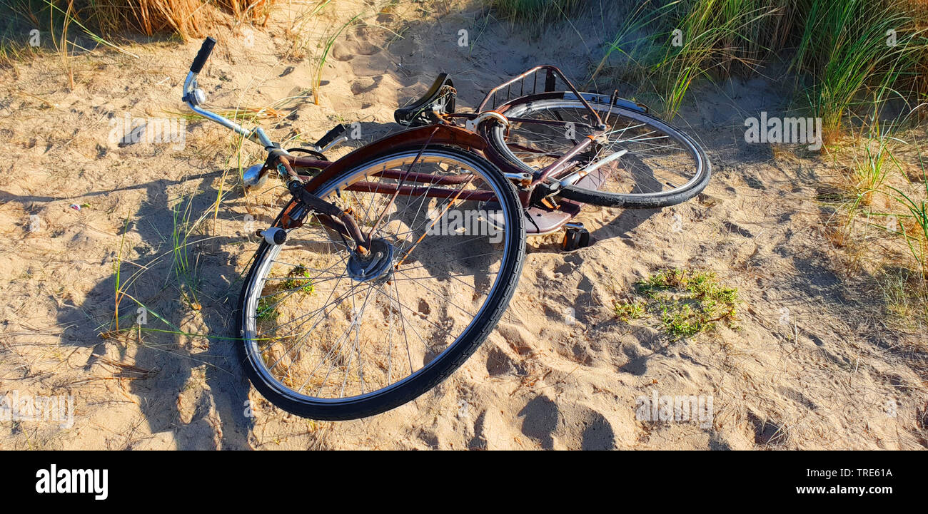 Rusting vehicle hi-res stock photography and images - Alamy