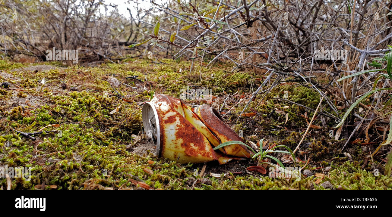 Rusty tin can hi-res stock photography and images - Alamy