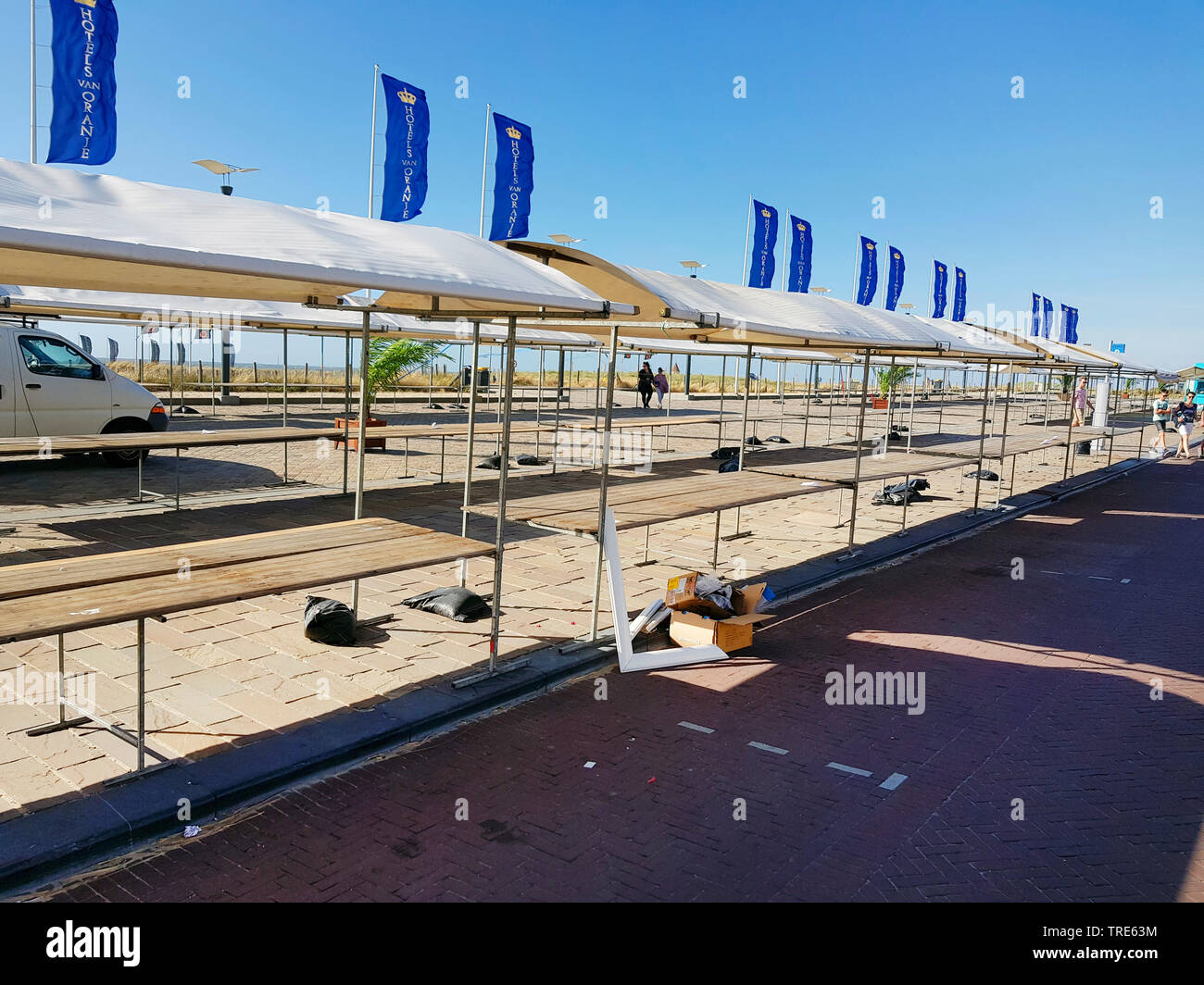 Empty market stalls hi-res stock photography and images - Alamy