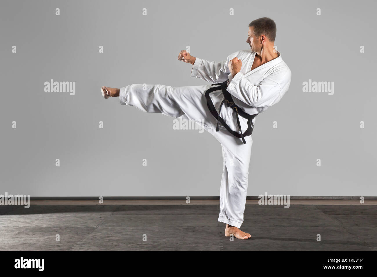 man training Taekwondo Stock Photo - Alamy