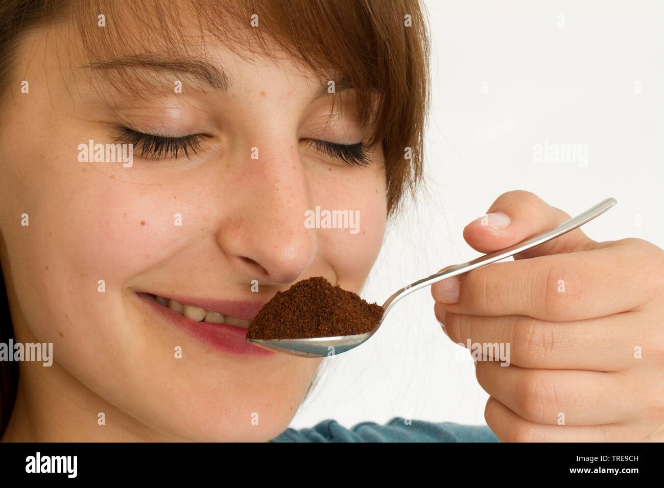 Young women with closed eyes, smelling at coffee powder Stock Photo - Alamy