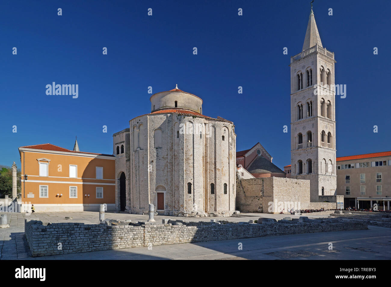Churches in europe hi-res stock photography and images - Alamy