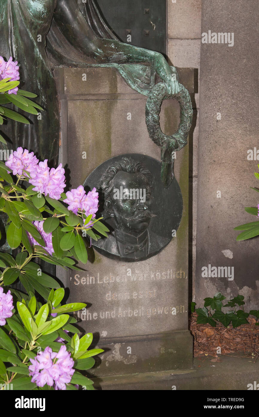 Old graves of honor on a cemetery hi-res stock photography and images ...