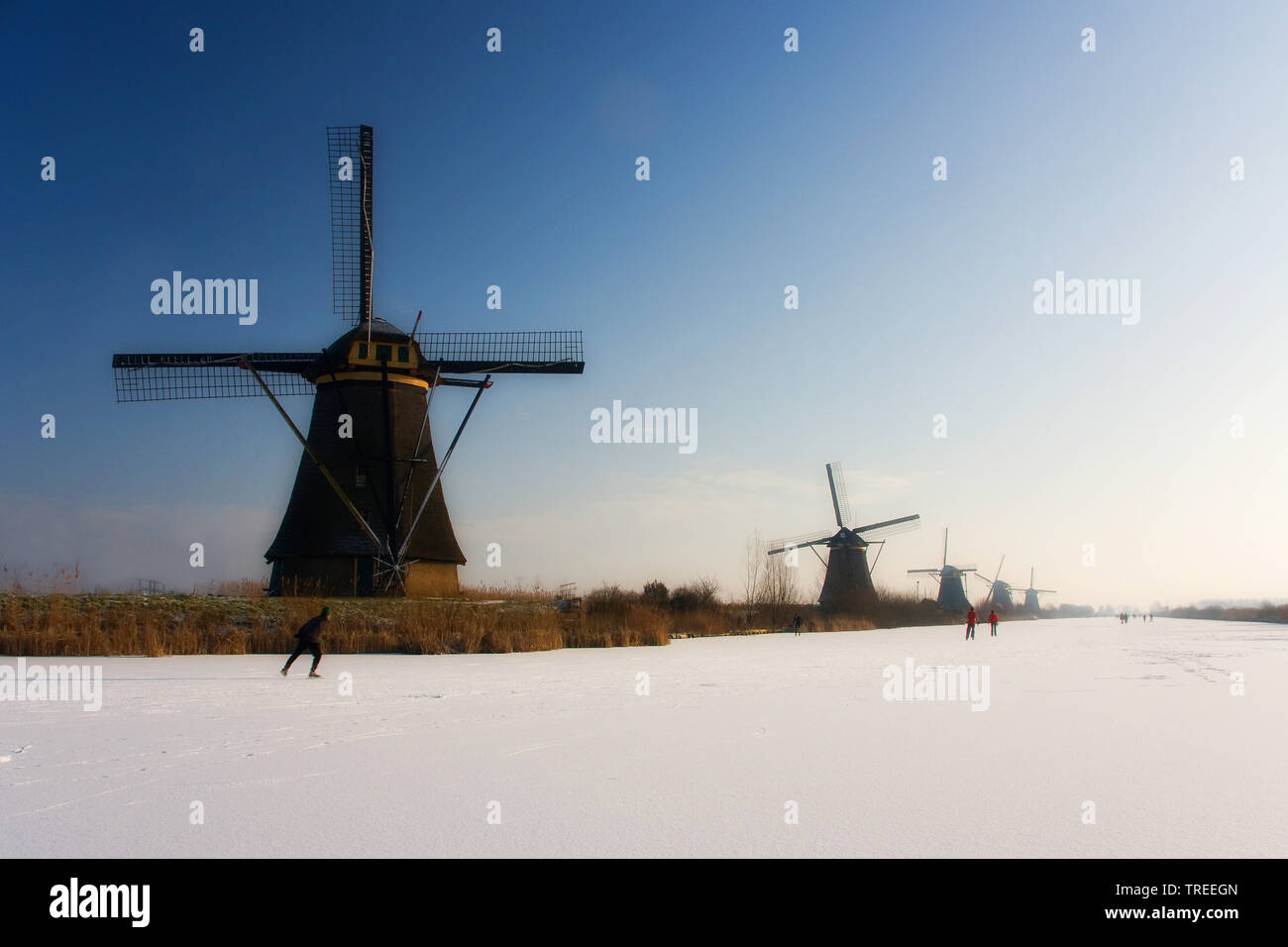 Windmills horizontal hi-res stock photography and images - Alamy