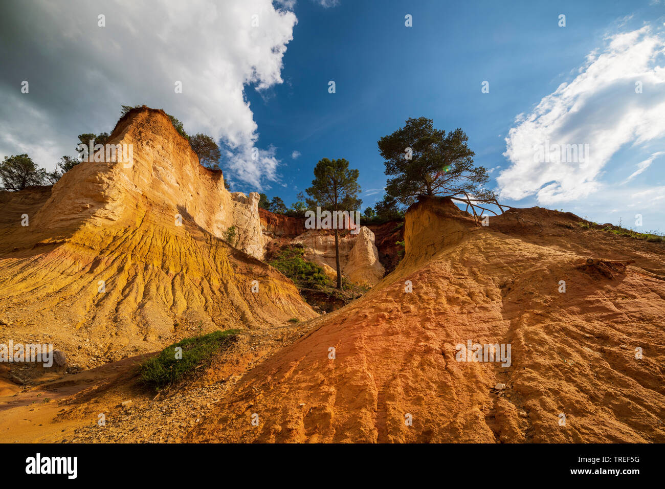 ochre rocks of Rustrel, France, Provence, Luberon, Rustrel Stock Photo ...
