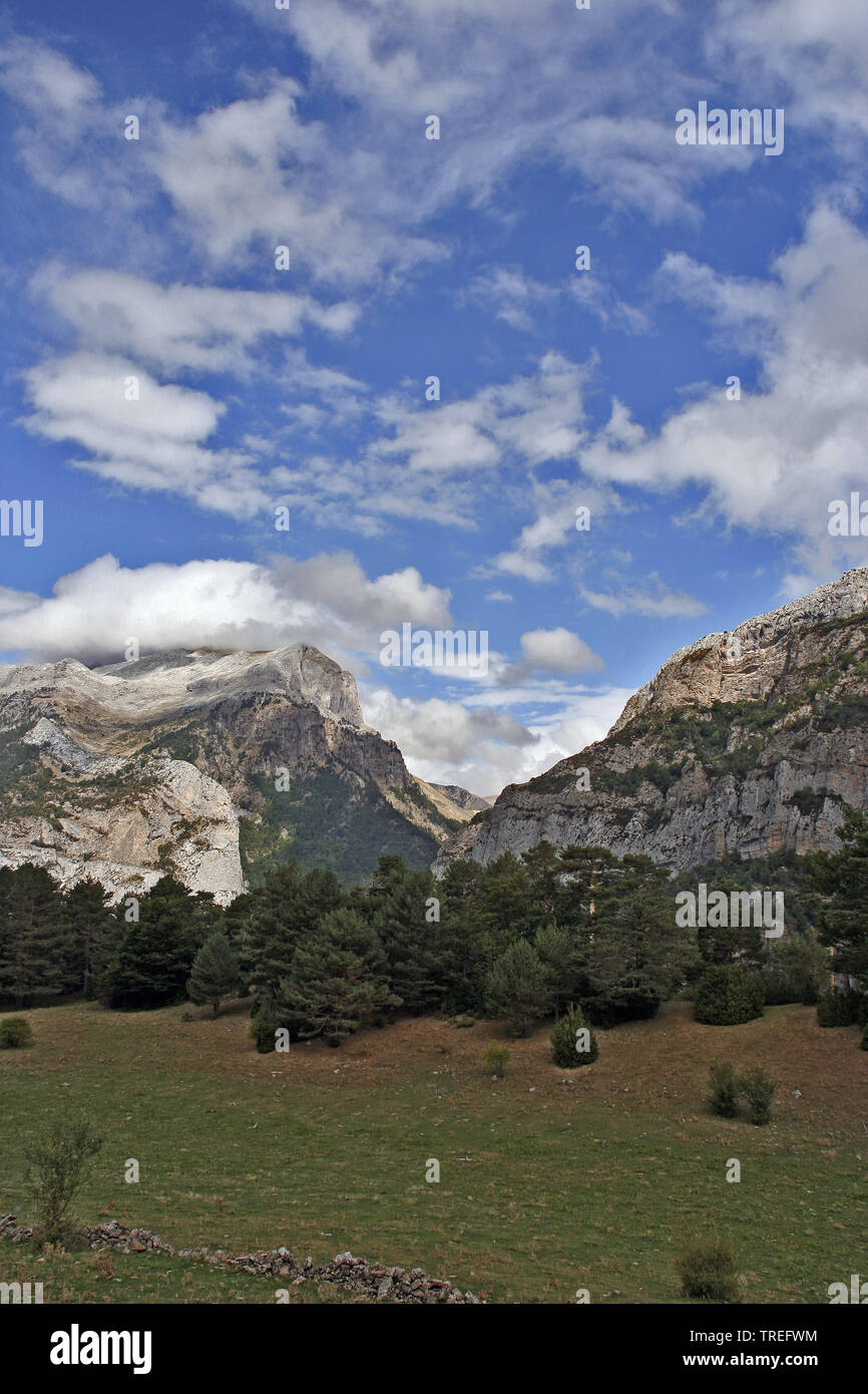 Spanish Pyrenees at Hecho, Spain, Pyrenees, Hecho Stock Photo - Alamy