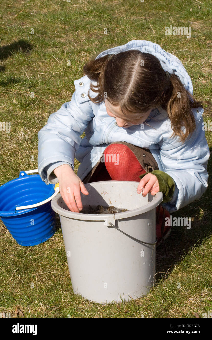 Girl crouch hi-res stock photography and images - Alamy