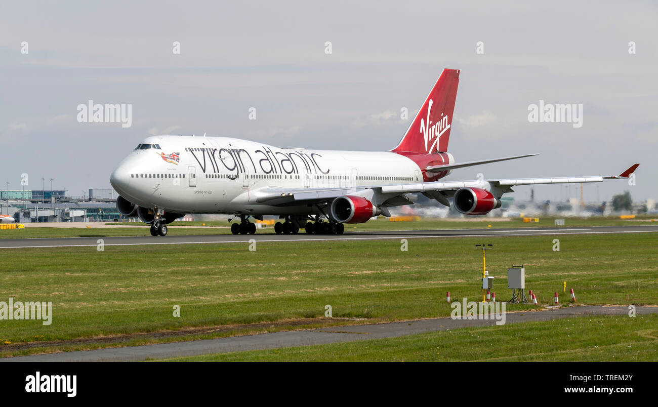 Virgin Alantic Boeing 747-400, G-VBIG, "Tinker Belle" ready for take ...