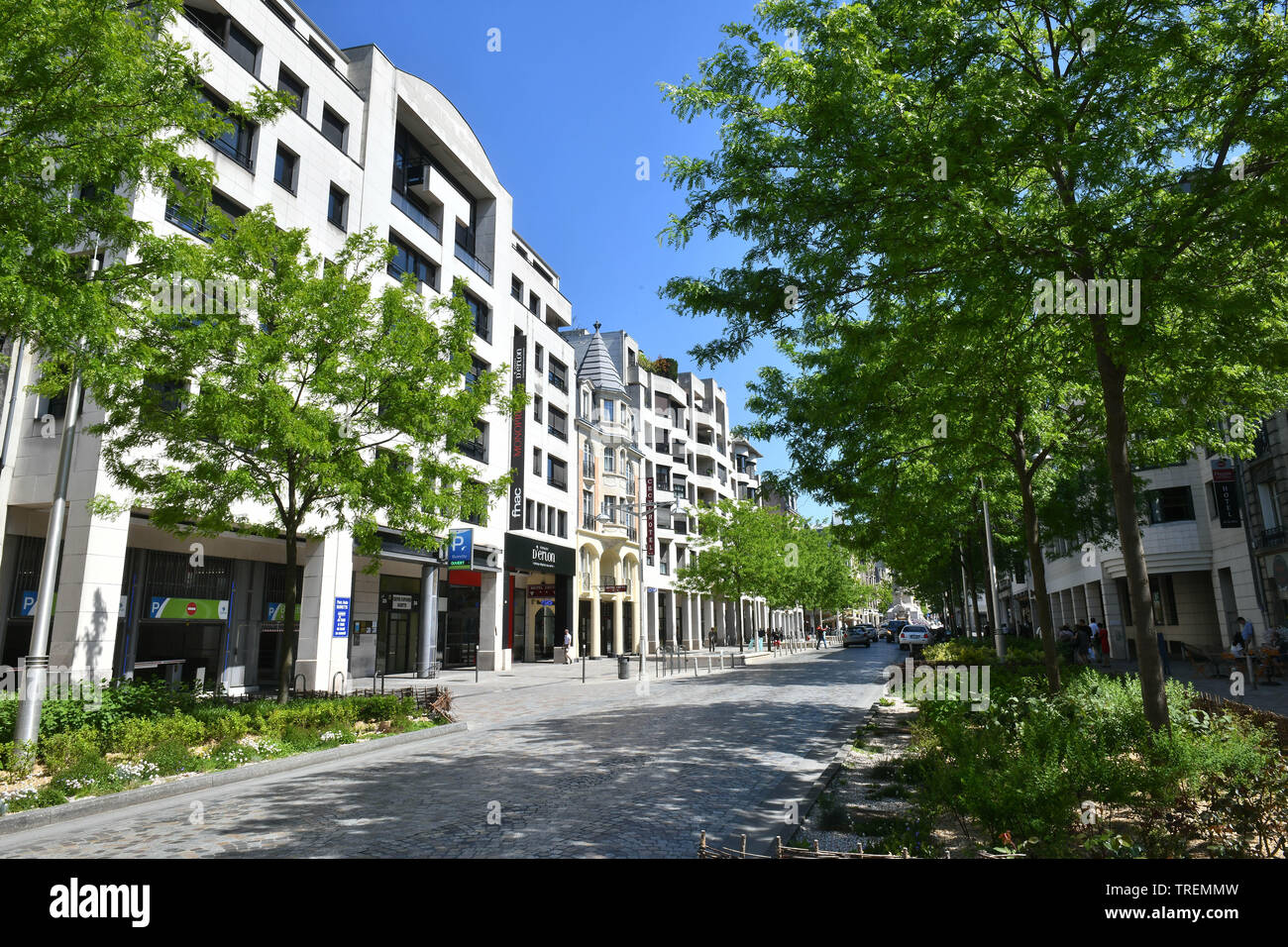 Reims (north-eastern France): buildings in "rue de Buirette" street in ...