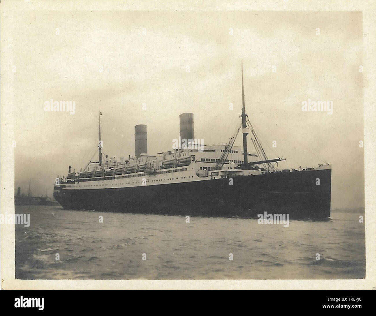 Troop ship hi-res stock photography and images - Alamy