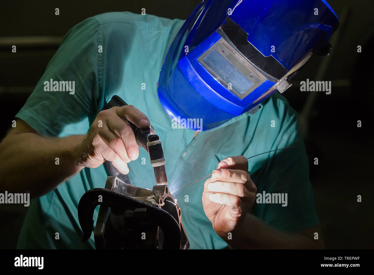 Welder in protective mask hi-res stock photography and images - Alamy