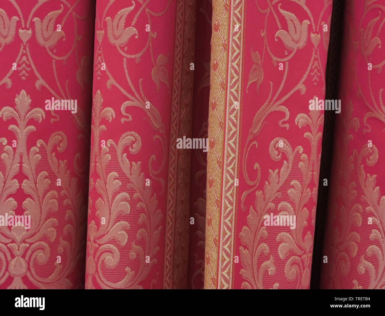 Medieval red and gold fabric texture Stock Photo - Alamy