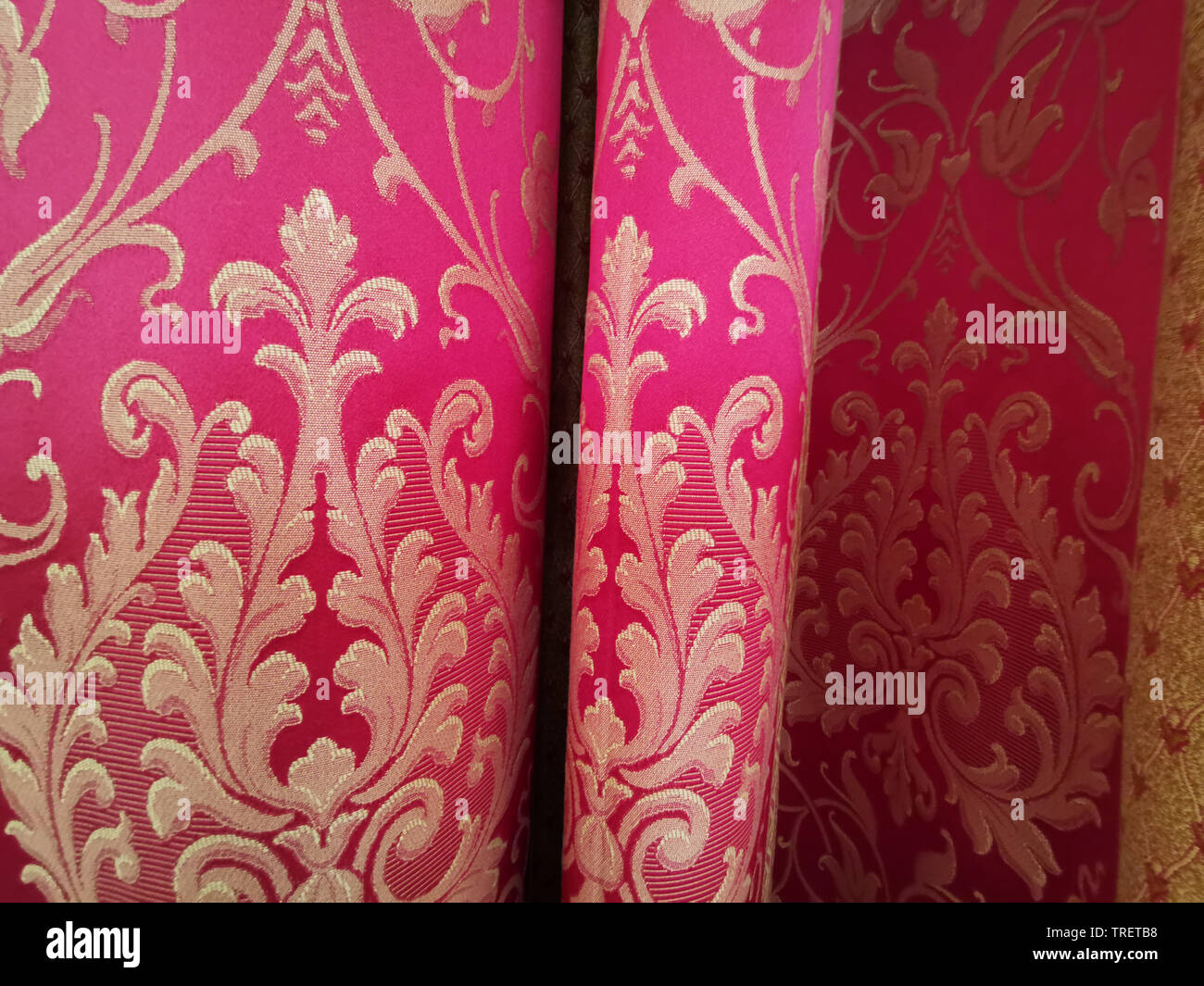 Medieval red and gold fabric texture Stock Photo - Alamy