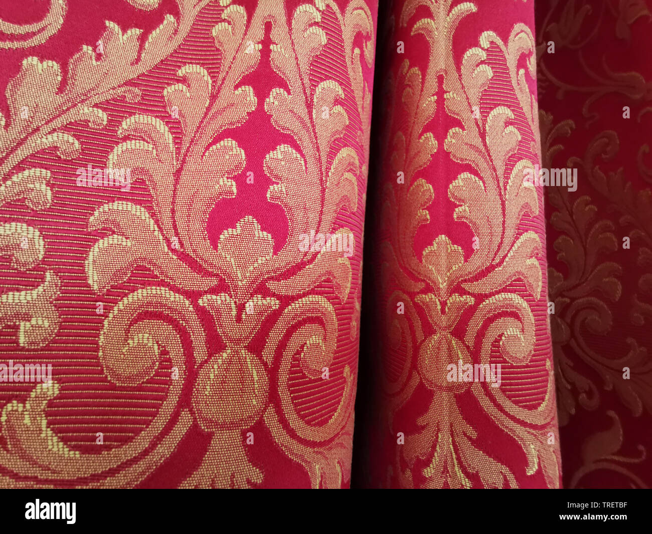 Medieval red and gold fabric texture Stock Photo - Alamy