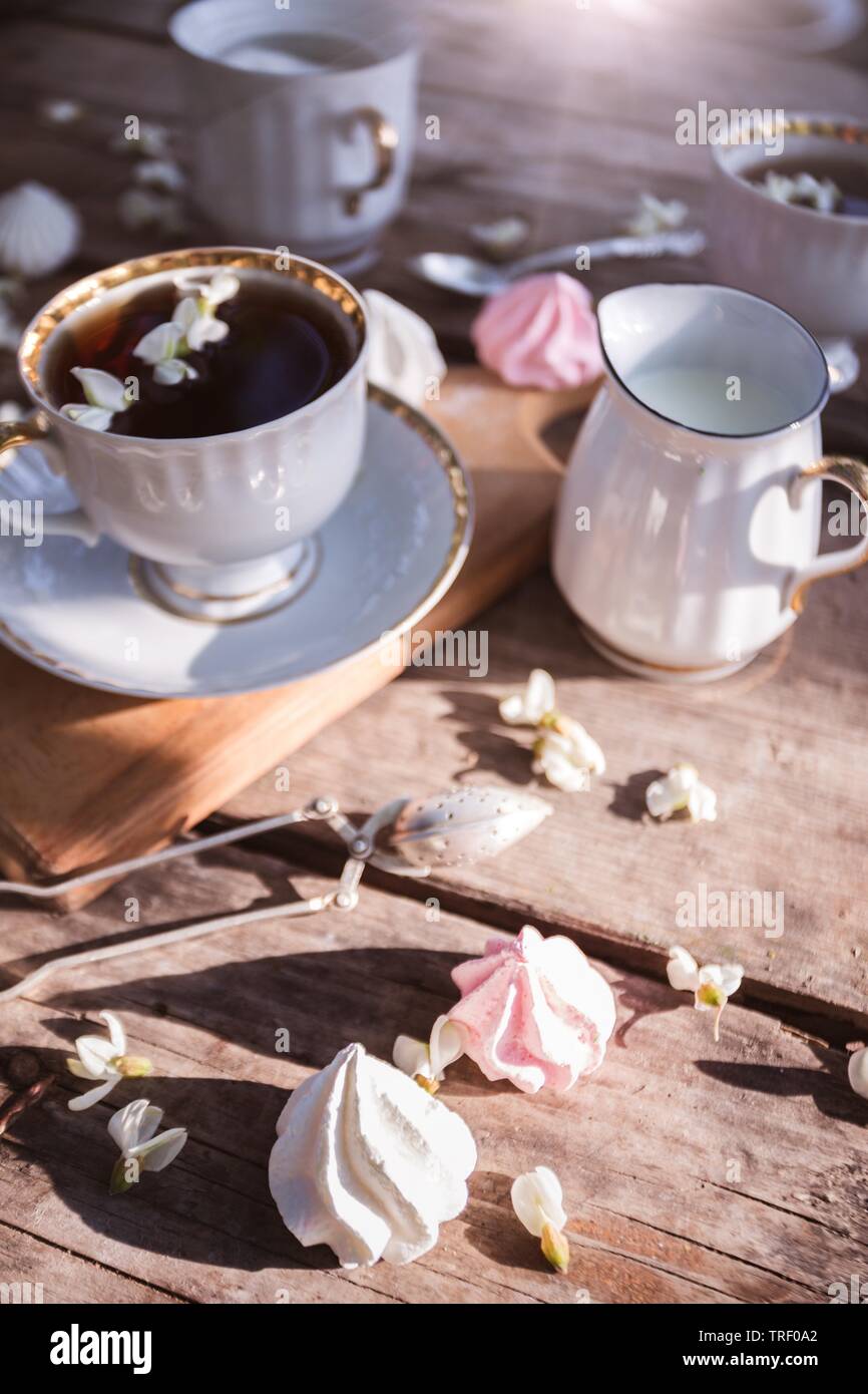 Tea meringues hi-res stock photography and images - Alamy