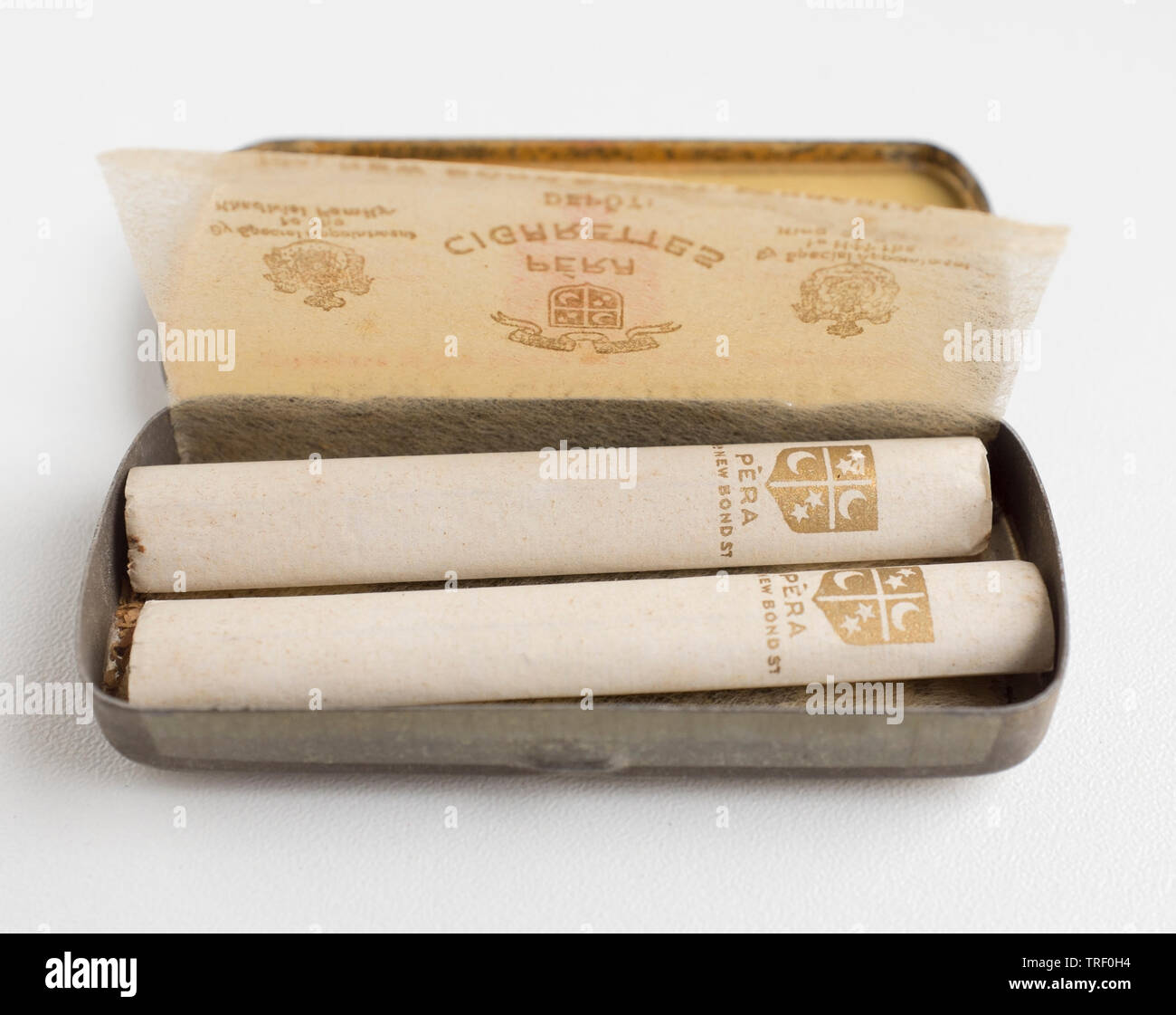 Cigarettes packet hi-res stock photography and images - Alamy