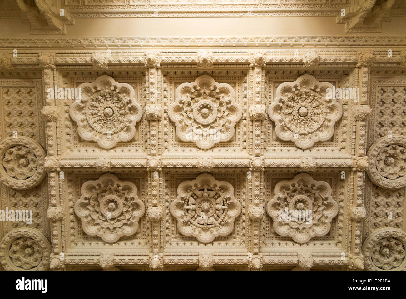 The highly elaborate and decorated ceiling of the Durbar Room at ...