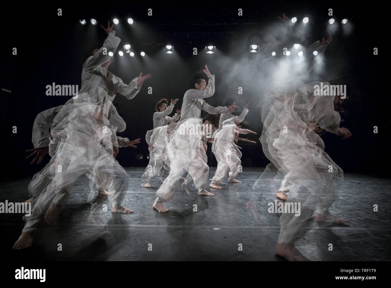 Modern Table Dance Company performs 'Sok-do' (Velocity). Choreographed ...