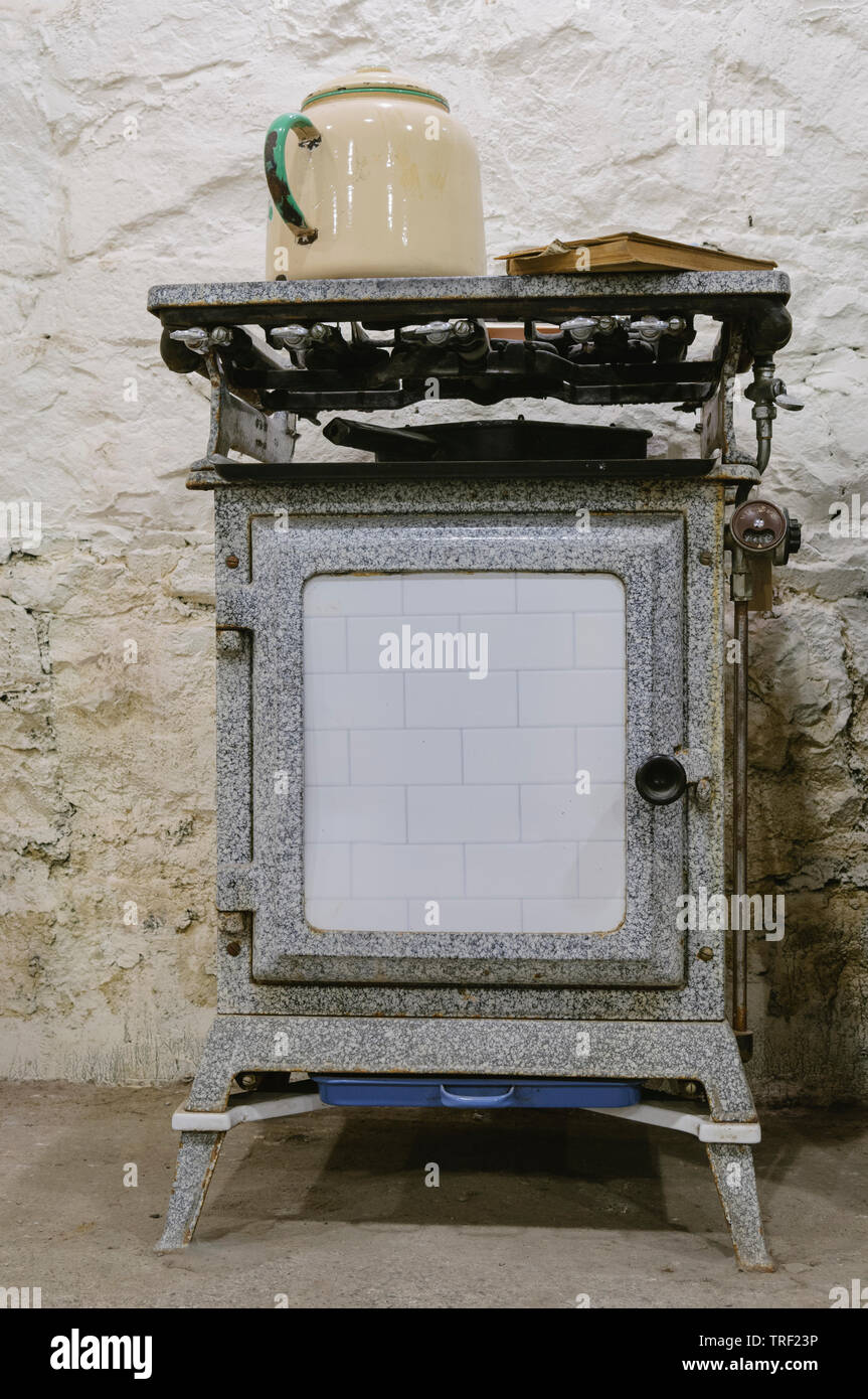 Victorian cast iron kettle hi-res stock photography and images - Alamy