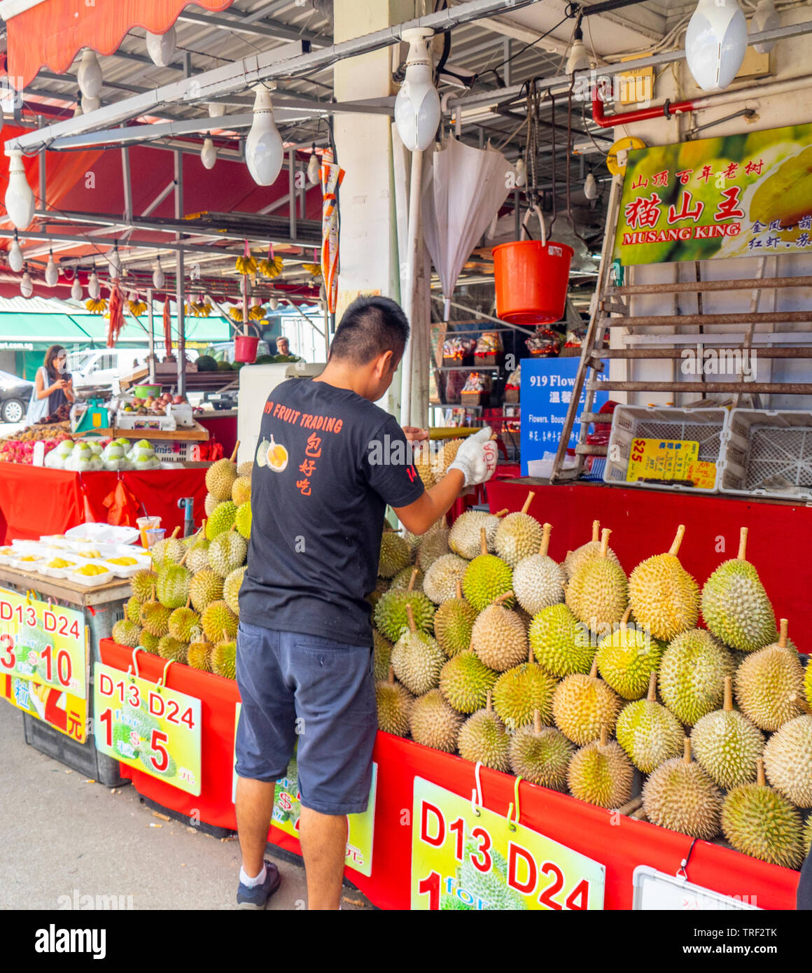 Store with fruits hi-res stock photography and images - Alamy