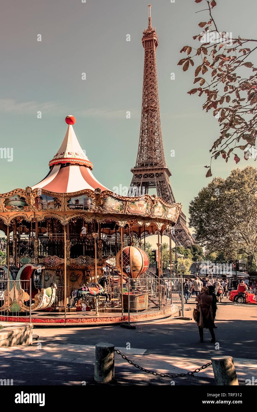 Carousel in paris france hi-res stock photography and images - Alamy