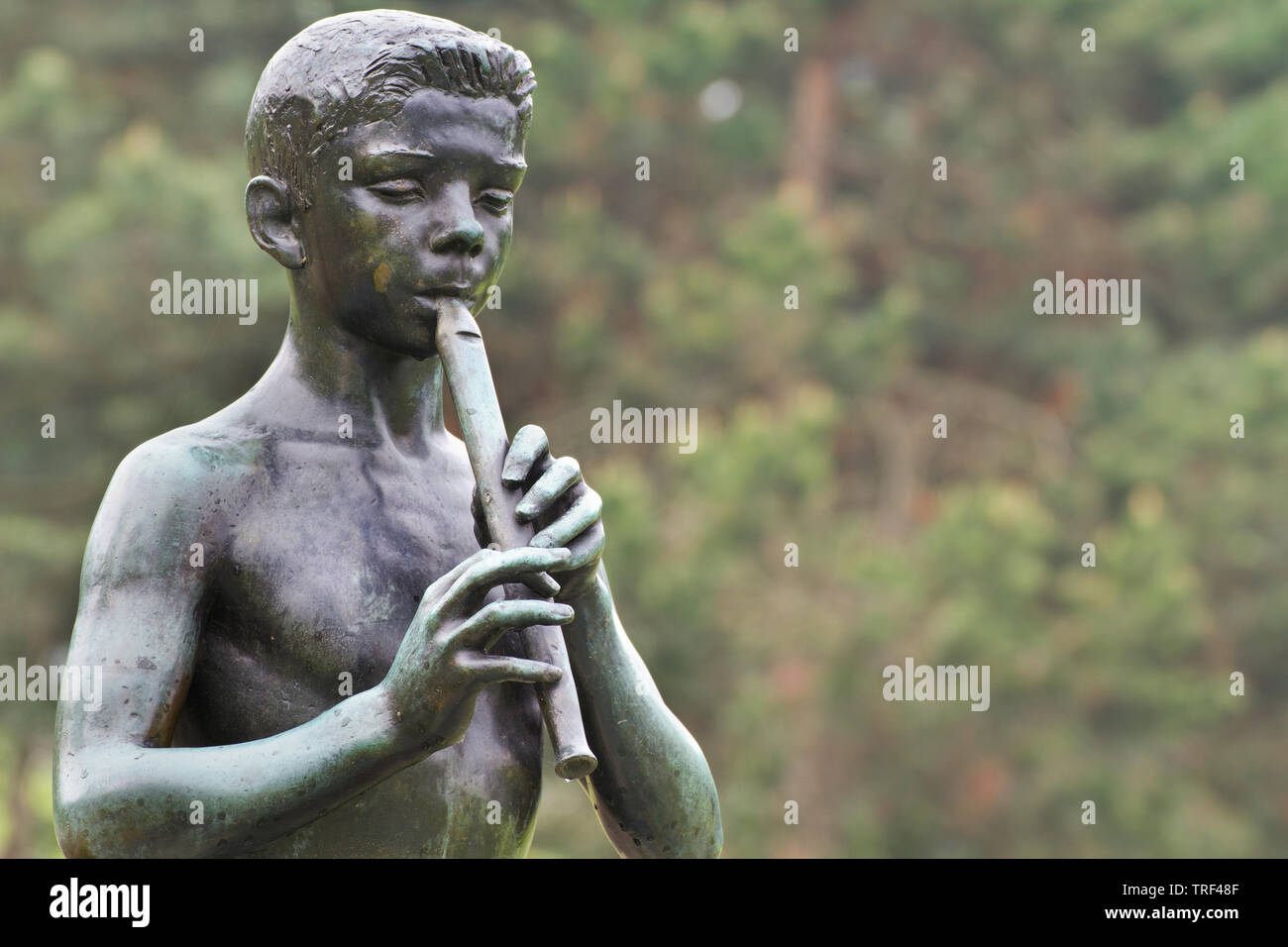 Statue flute player hi-res stock photography and images - Alamy