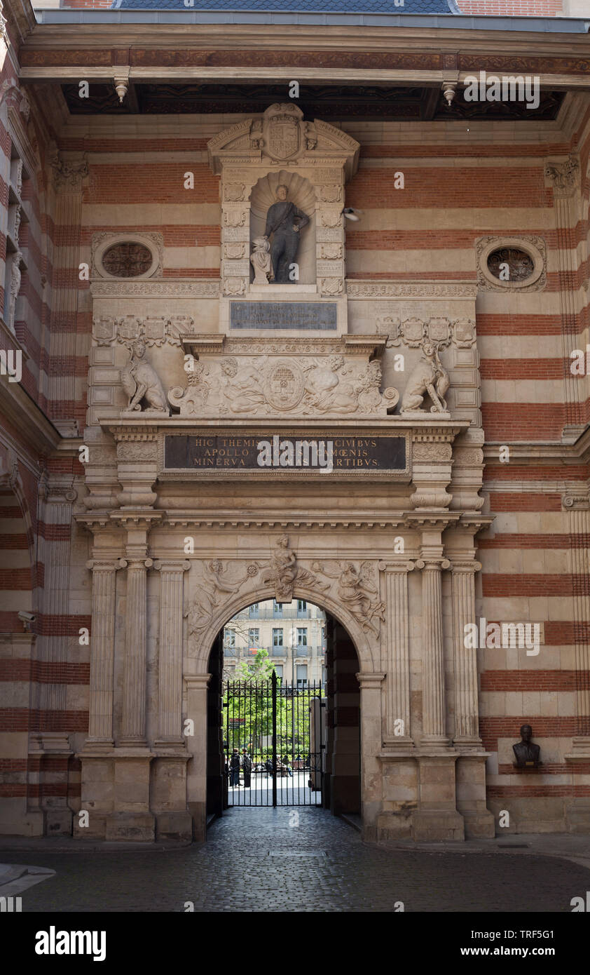 Porch built by Nicolas Bachelier in 1546, gate between Cour Henri IV ...
