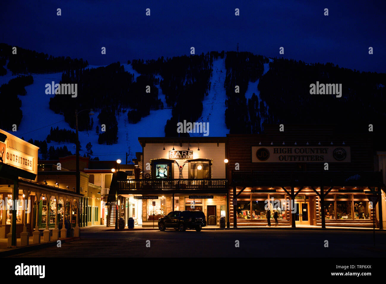 Small town square hi-res stock photography and images - Alamy